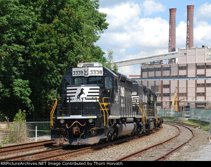NS H48 heads west with a long string of empty intermodal cars